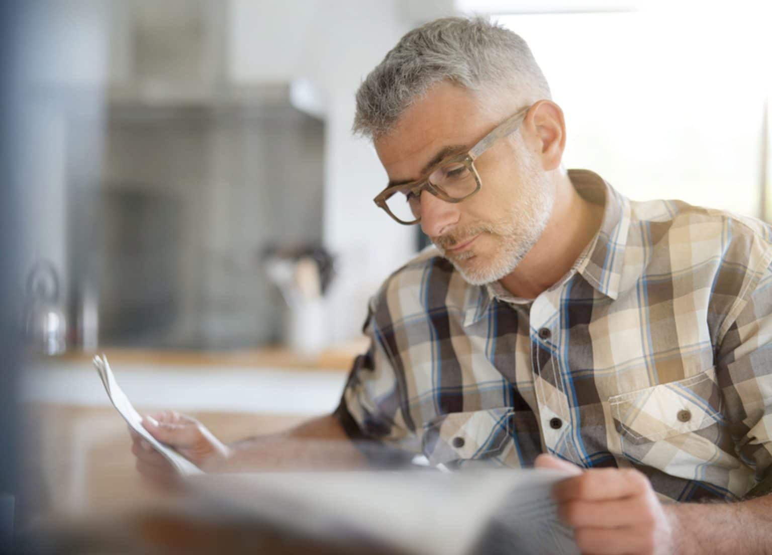 why-do-we-need-reading-glasses-as-we-age-healthprodukt